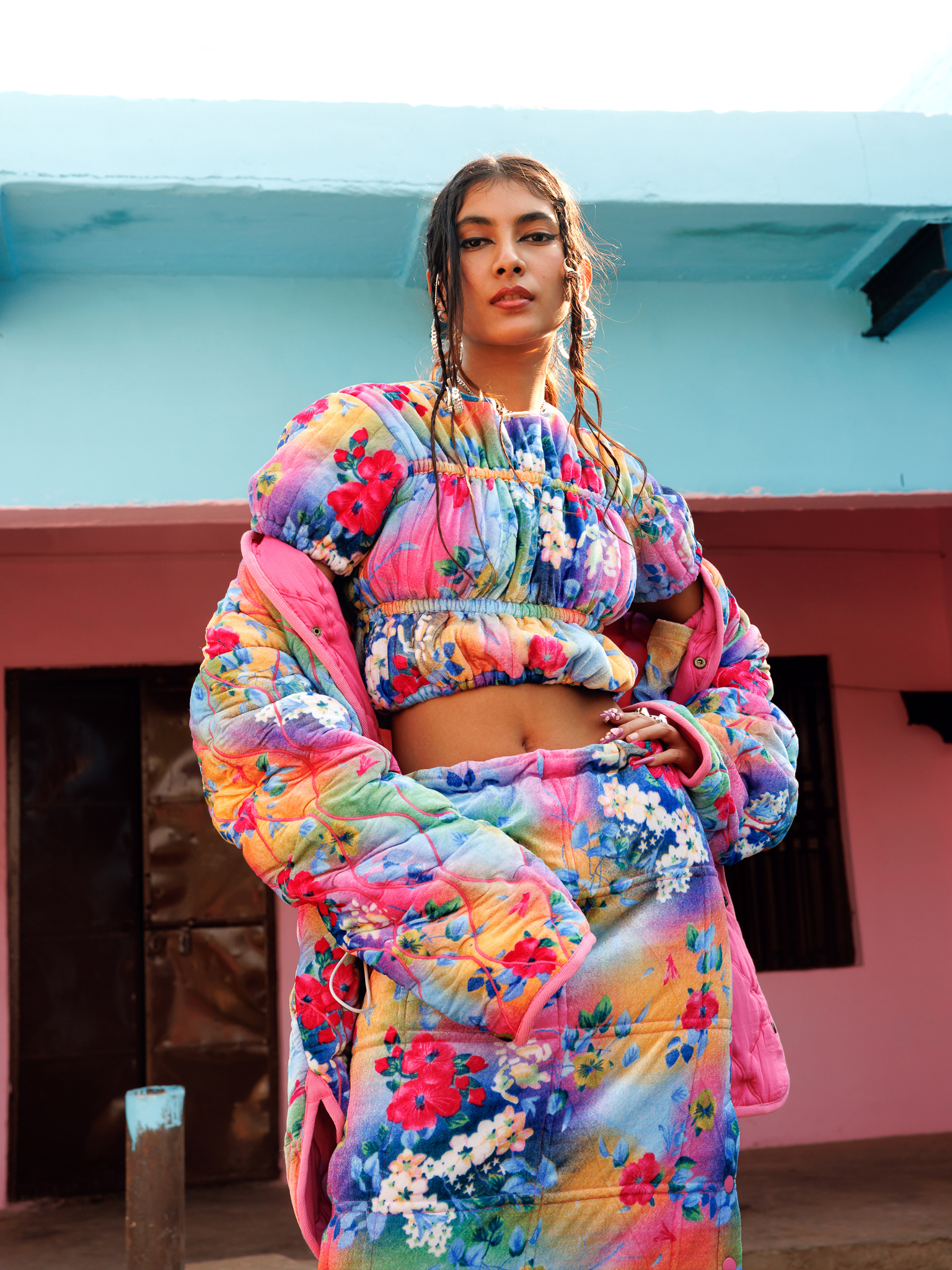 Nor Black Nor White – Feat