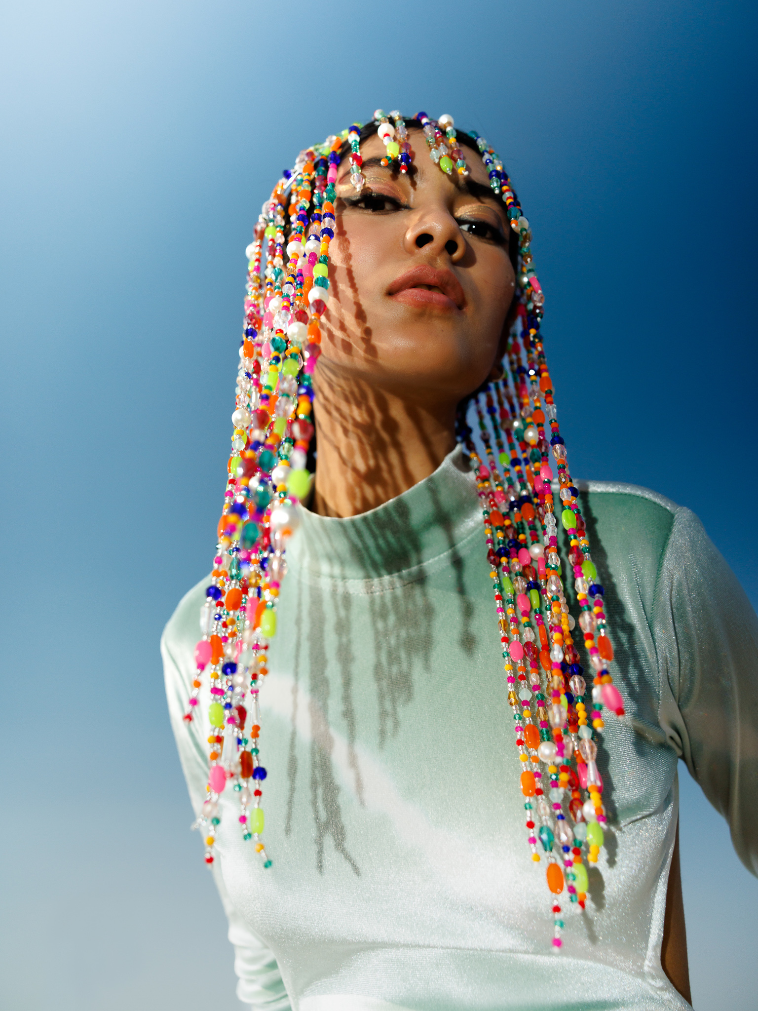 Nor Black Nor White – Feat